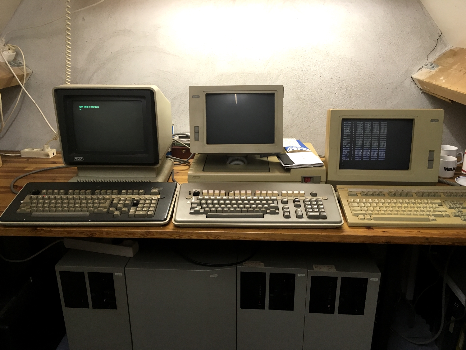 WANG 2200 computer – Wang Museum